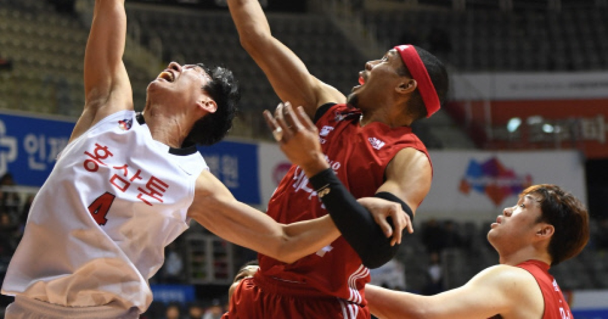 [SS포토]리바운드 잡아내는 문태종(오리온-KGC)