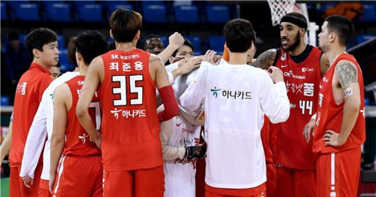 [포토]SK, KCC에 73-65 승리