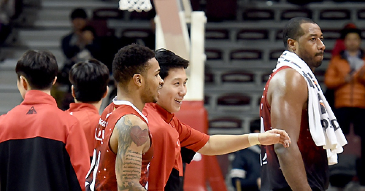 [MD포토] 안양 KGC '2위 도약하며 기분좋은 퇴근길'