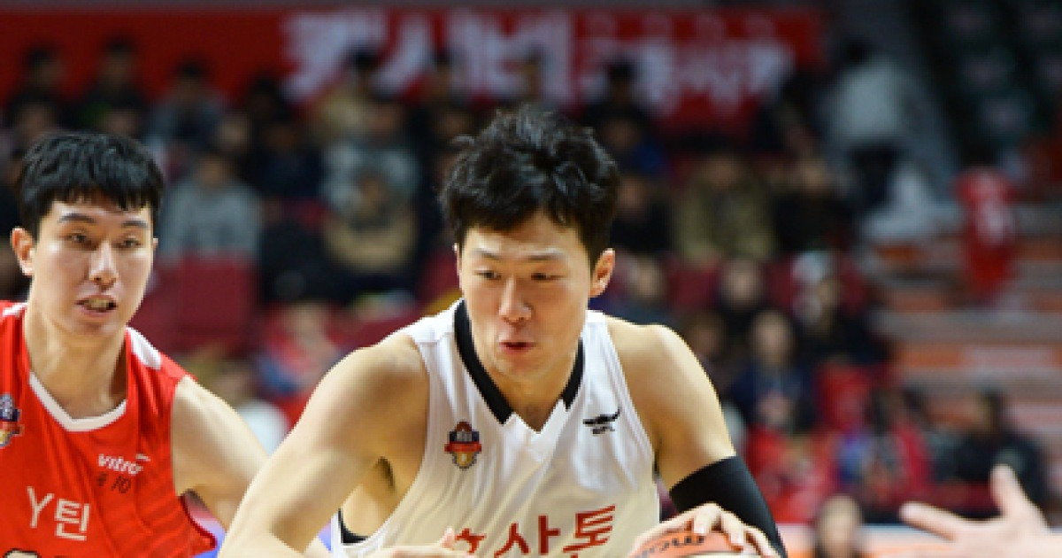 '117점 폭발' KGC, KT 40점차 대파.. KT 10연패