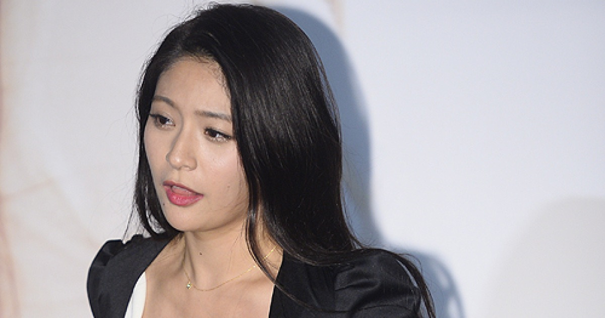 홍대에 뜬 AV스타 메구리 '섹시 포토타임' [MBN포토]