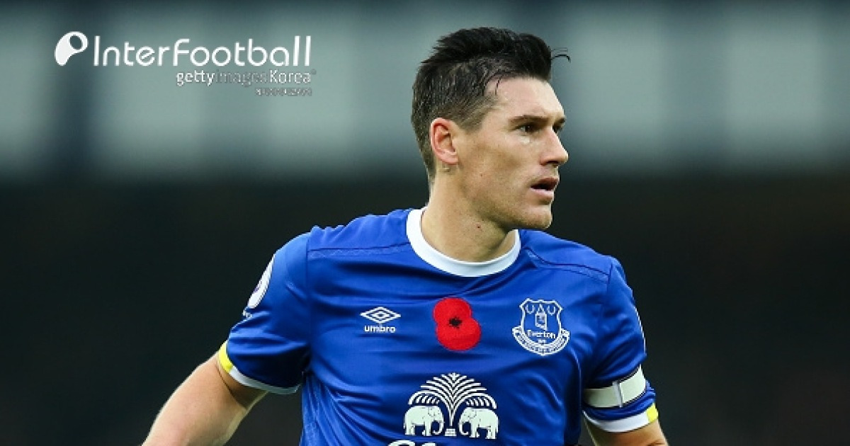 [EPL STAR] '최다 선발 기네스' 베리, '632경기' 긱스 넘본다