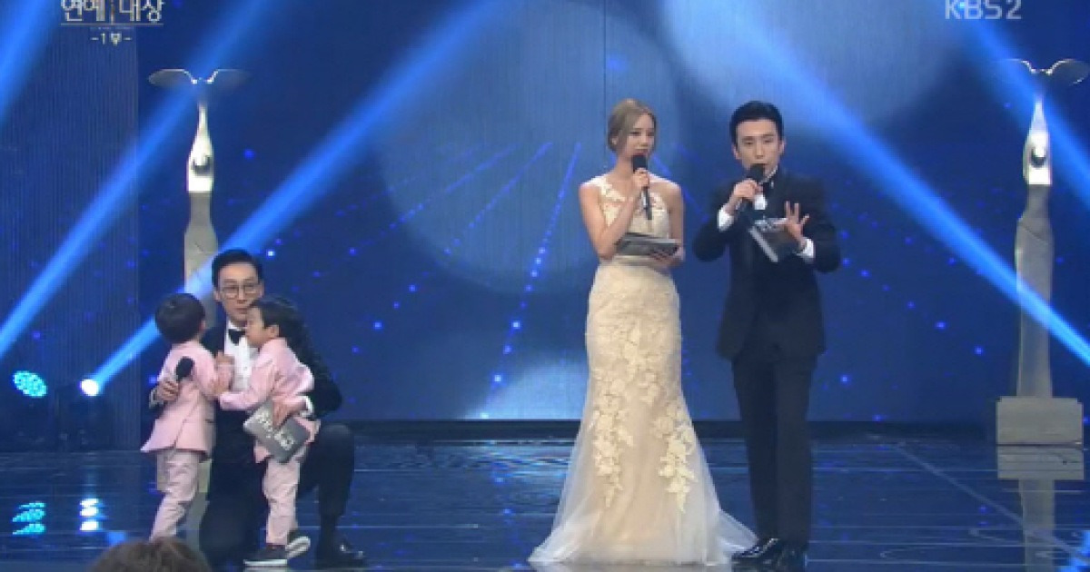 '2016 KBS 연예대상' 서준-서언, 무대 난입 '생방의 묘미'