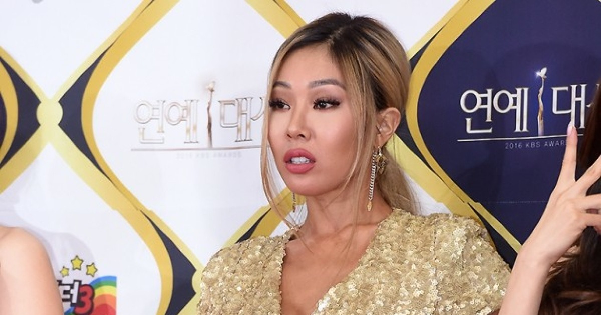 [HEI포토] 제시, '금빛 화사한 원피스 입고~' (KBS 연예대상)