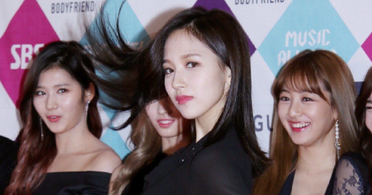 트와이스 미나, 남심 사로잡는 당당한 포즈(2016 SAF SBS 가요대전)