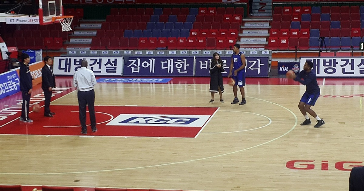 KCC 접전끝 승리.. 뼈아픈 KT의 전술