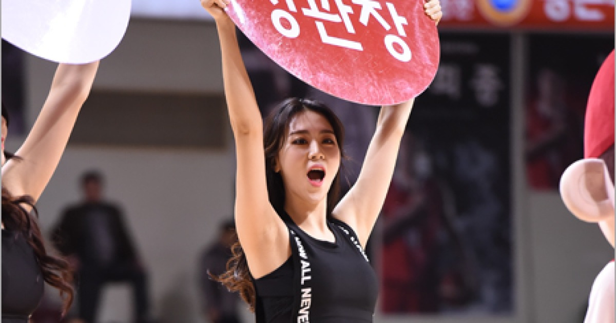 [MD포토] KGC 치어리더 '탱크탑 핫바디'