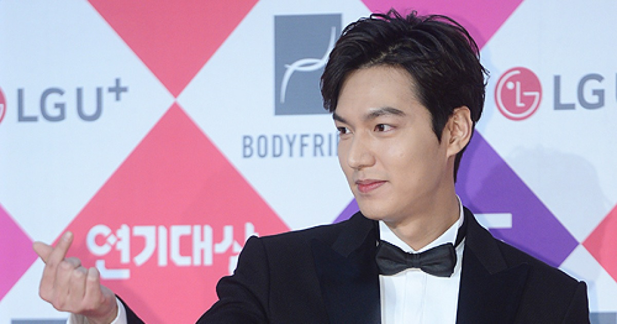 이민호 '새해 선물은 하트~' [2016 SBS 연기대상]