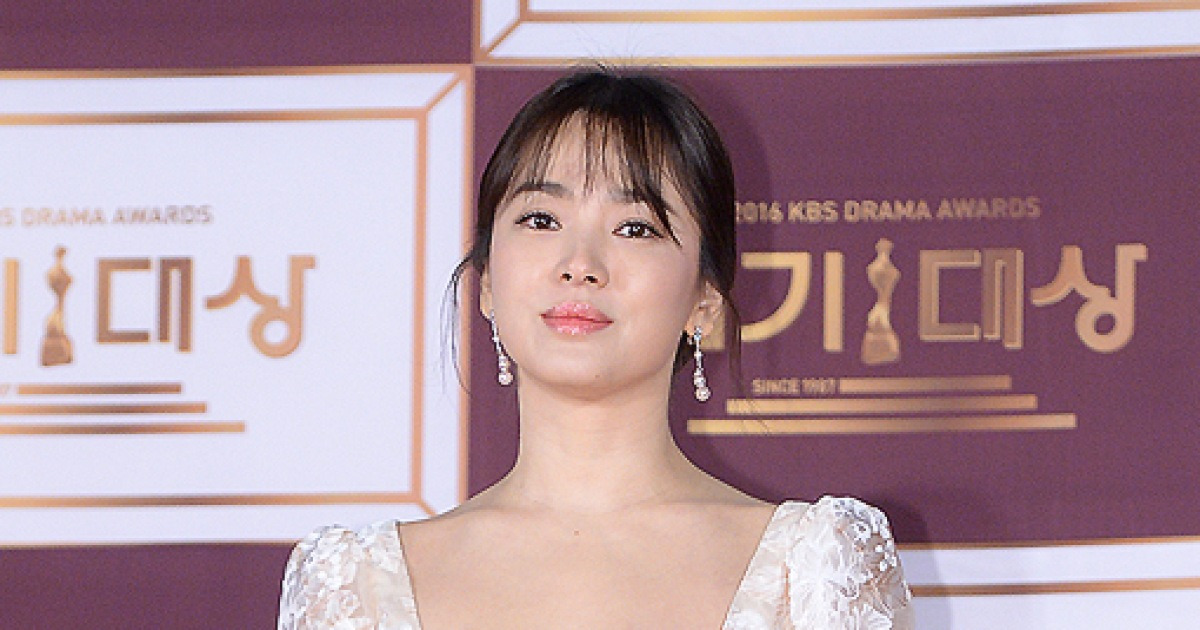 송혜교 '여전한 인형미모' [2016 KBS 연기대상]