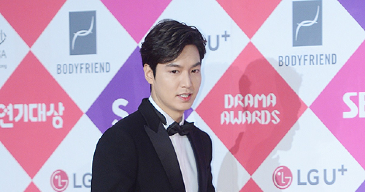 이민호 '걷기만 해도 화보' [2016 SBS 연기대상]