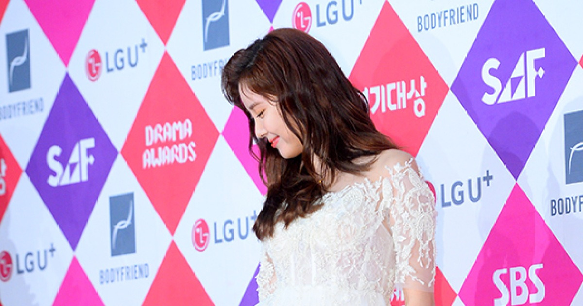 [TD포토] 서현 '하늘하늘 시스루 드레스 휘날리며' (SBS 연기대상)