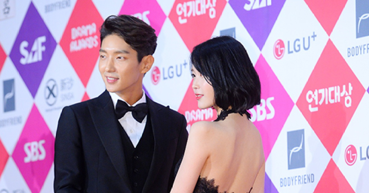 [TD포토] 아이유-이준기 '화끈하게' (SBS 연기대상)