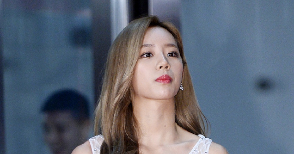 [TD포토] 혜리 '노출 드레스가 신경쓰여' (SBS 연기대상)