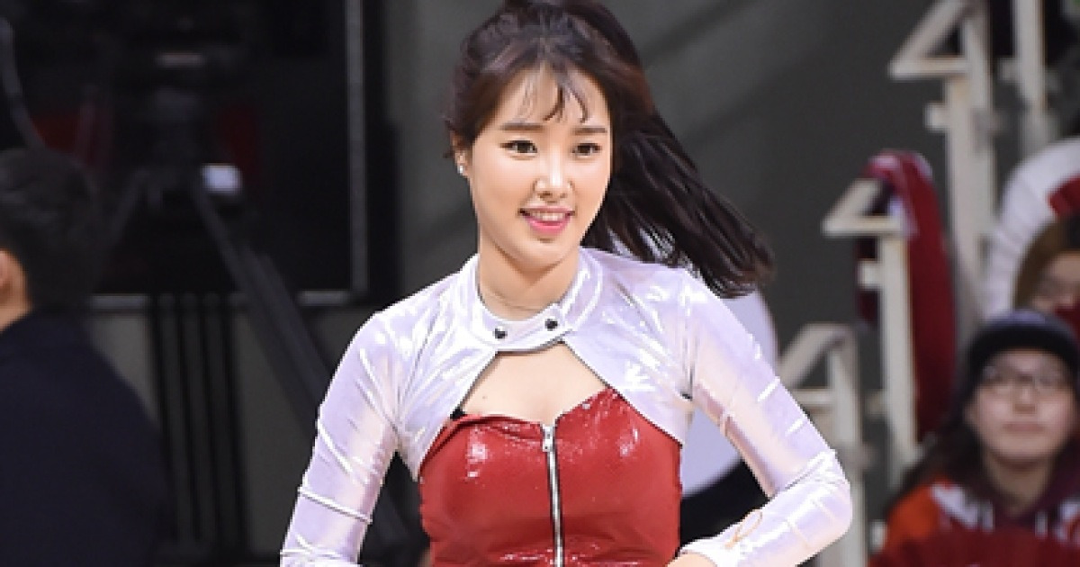 [MD포토] KGC 치어리더 '선수만큼 바쁘게 뛰어요'