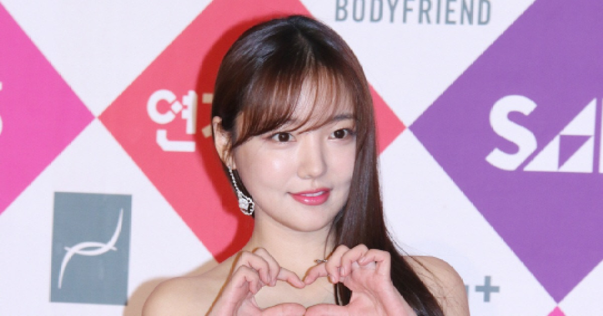 문지인, 수줍은 핑크빛 하트(2016 SAF SBS 연기대상)