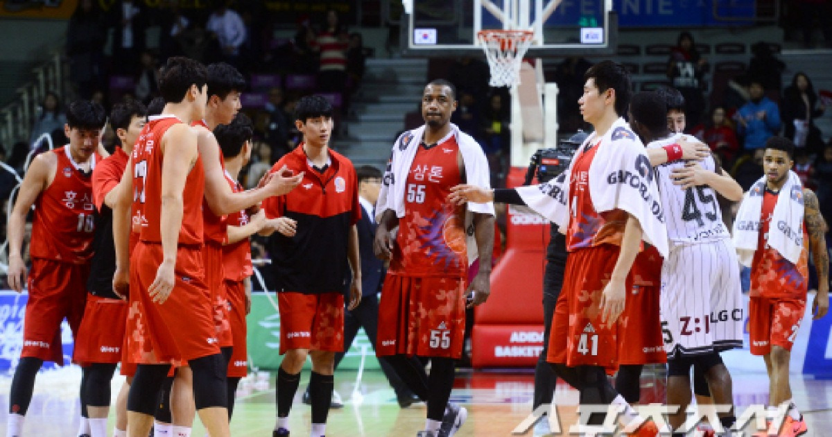 [포토] LG 상대 14점차 대승 거두는 KGC