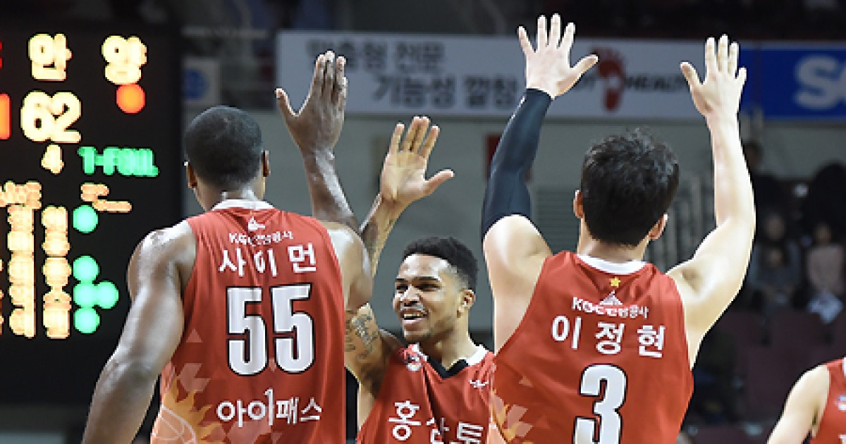 '사이먼-이정현 39점 합작' KGC, LG에 완승.. 단독 2위 수성