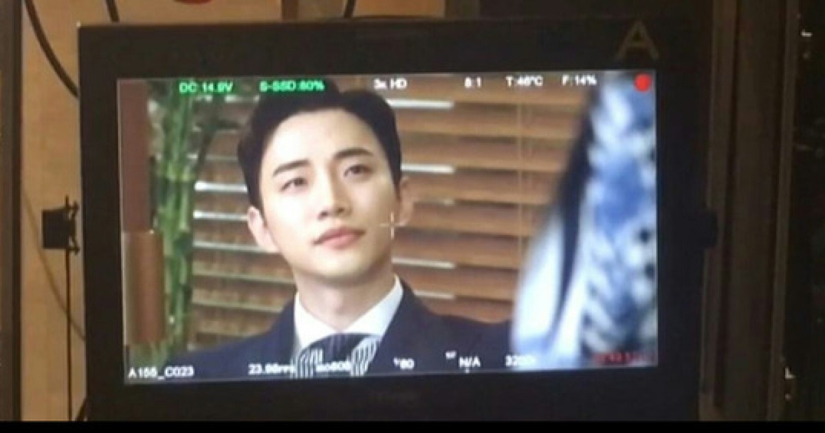 이준호, KBS2 '김과장' 속 모습 포착 "인상이 바뀌는 중"