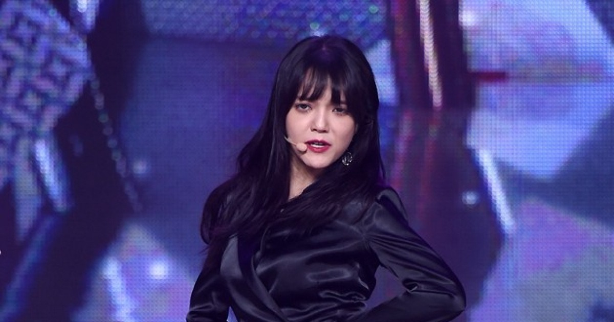 [HEI포토] AOA 지민, '핫팬츠 입고 늘씬한 각선미 과시'
