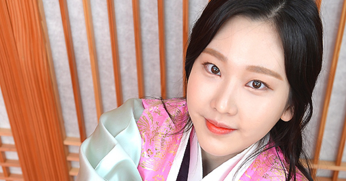 모모랜드 나윤 '두 손모아~' [스타 설날 인사]