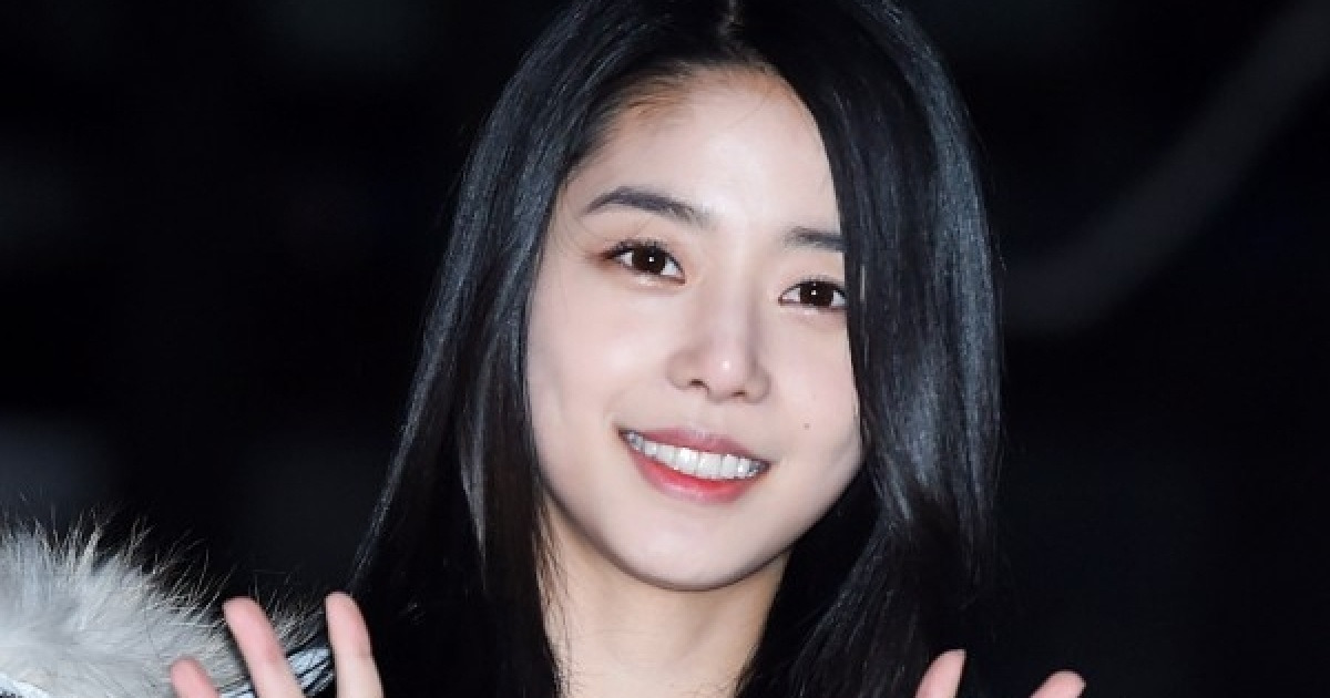 보너스베이비 문희 청순형 아이돌의 표본 뮤직뱅크 출근길