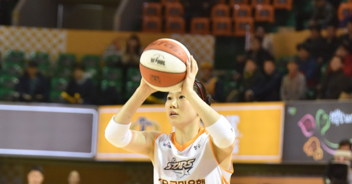 [WKBL] '강아정 21득점' KB, KDB 꺾고 공동 4위