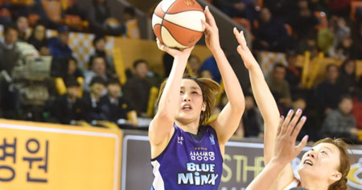 '박하나 4Q 맹활약' 삼성생명, KB에 4Q 역전극..2위 수성