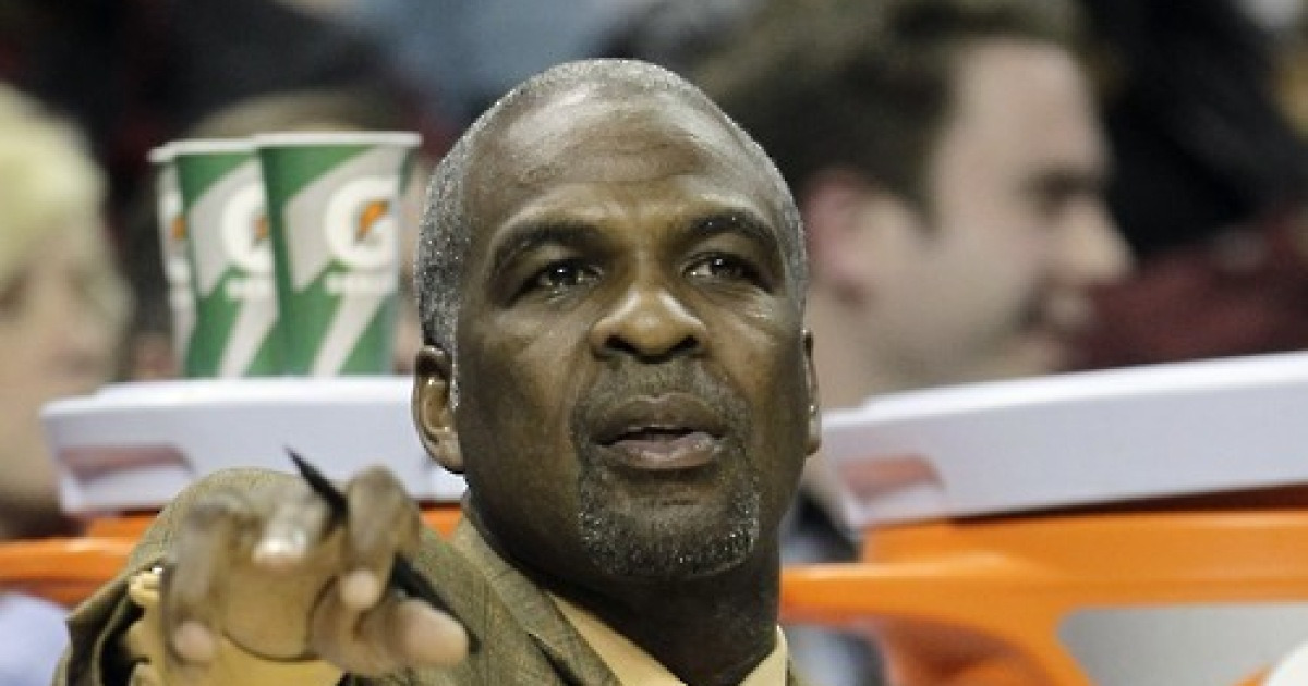 Knicks Oakley Ejected Basketball