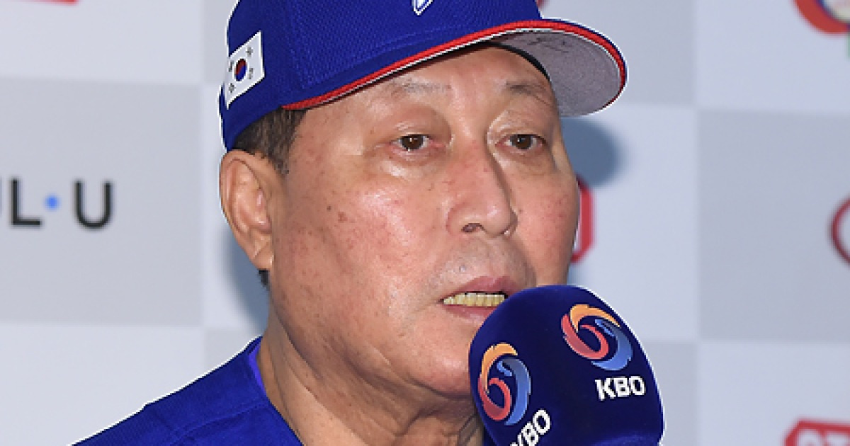 [MD포토] 인사말 하는 WBC 김인식 감독