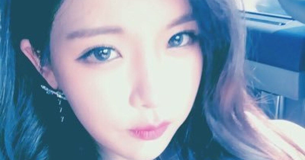 Former Rainbow member Cho Hyun-young splits with Alex