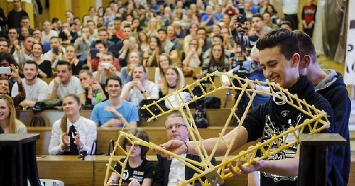 HUNGARY PASTA BRIDGE BUILDING CONTEST