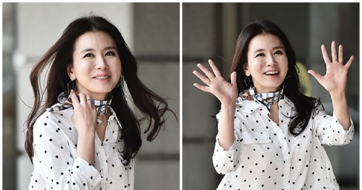 [포토엔화보]47세 이일화 나이가 믿어지나요 덕선이 엄마의 미소