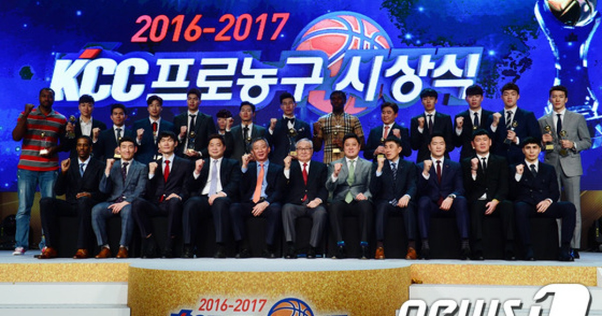 2016~2017 KCC 프로농구 시상식 '화이팅'