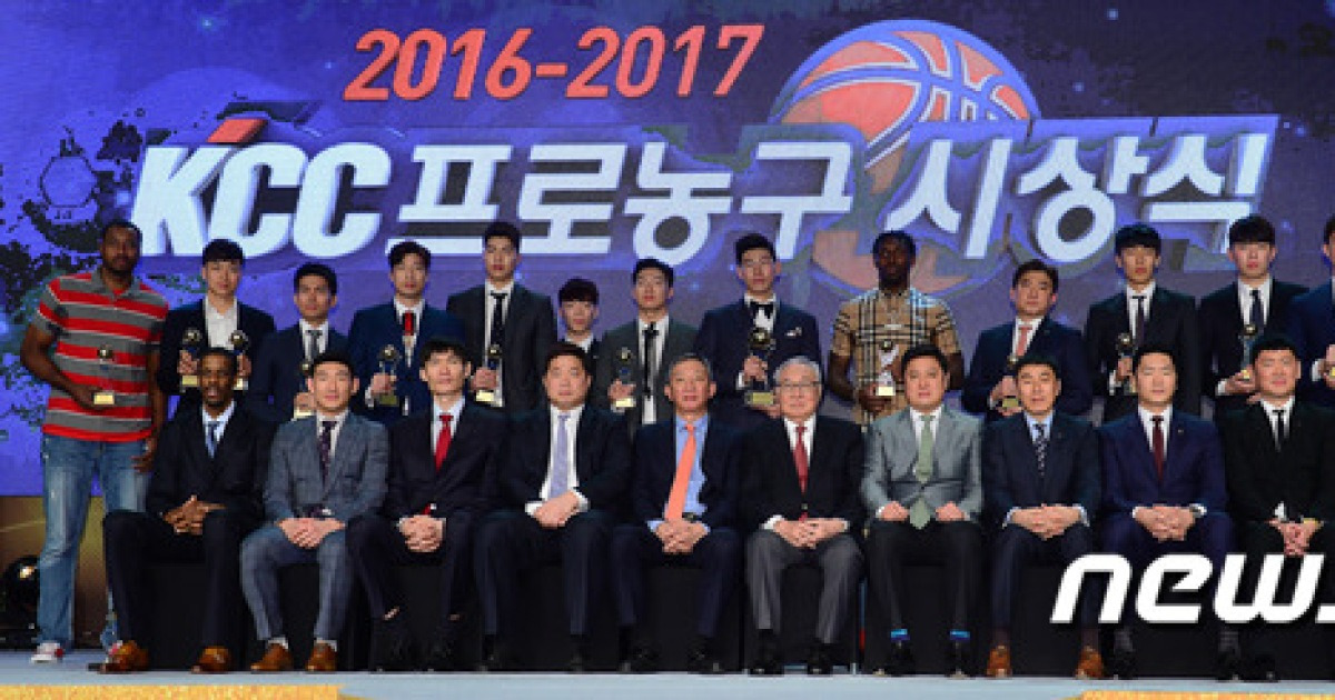 KCC 프로농구 시상식 '한자리에 모인 수상자들'
