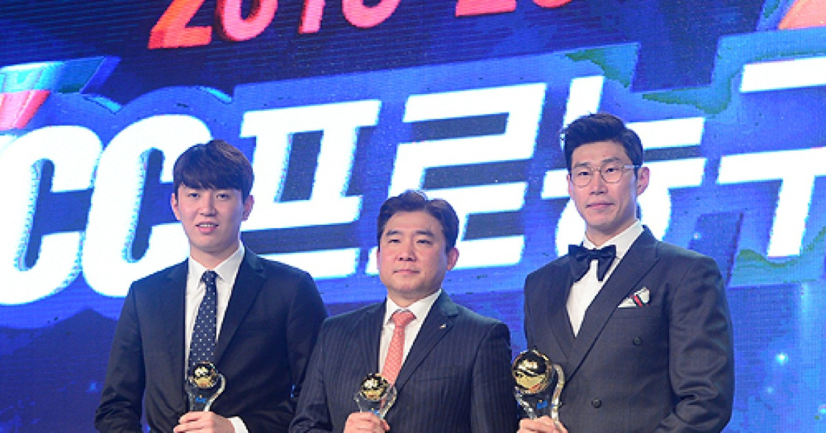 김승기 감독-오세근-강상재 'KBL 빛낸 스타' [MK포토]