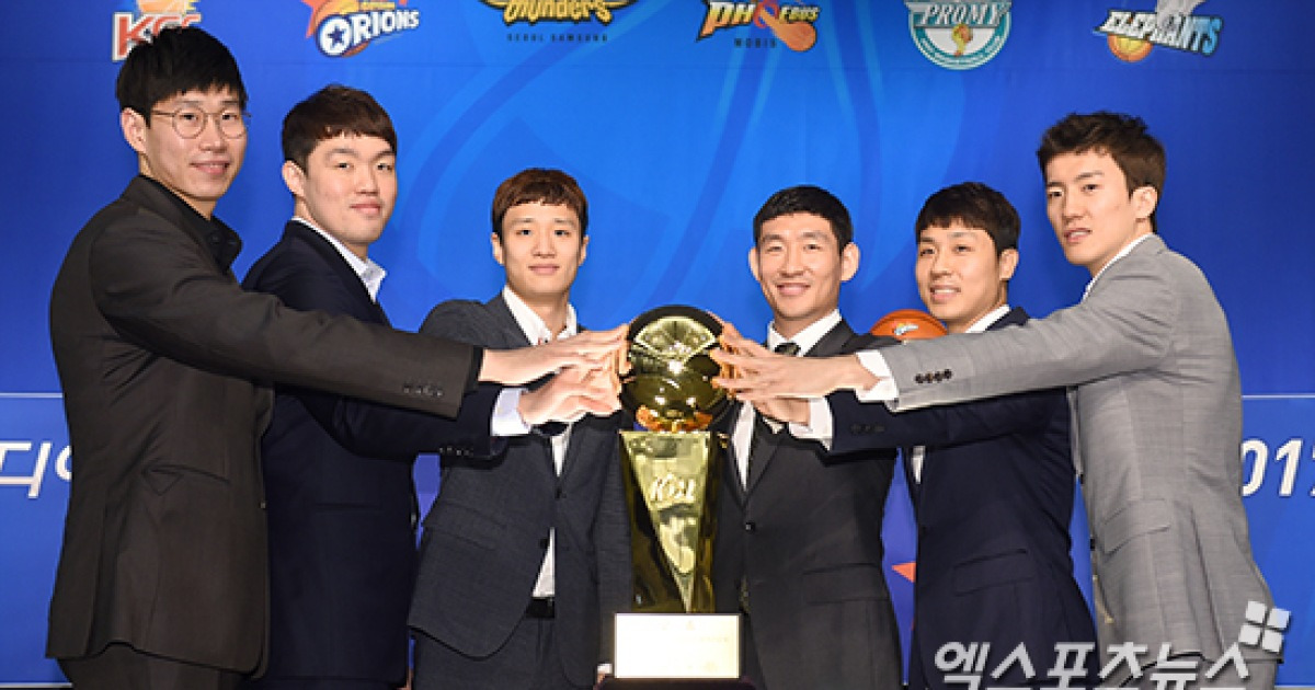 '2016-2017 KCC 프로농구 우승 트로피의 주인은?'[포토]