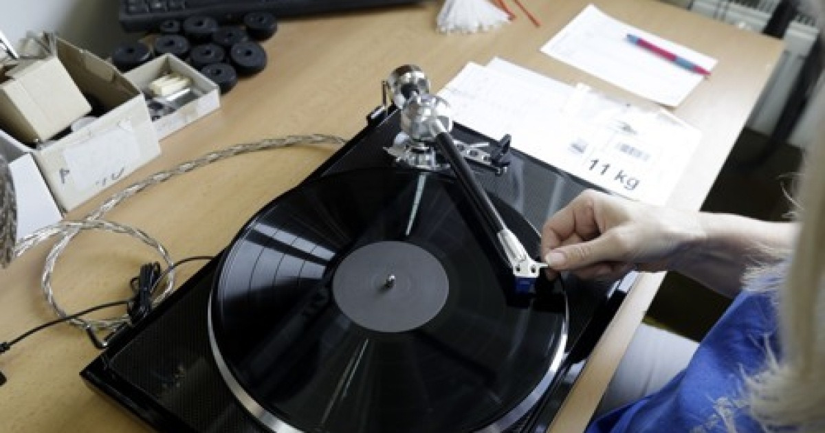 Czech Republic Turntable Return