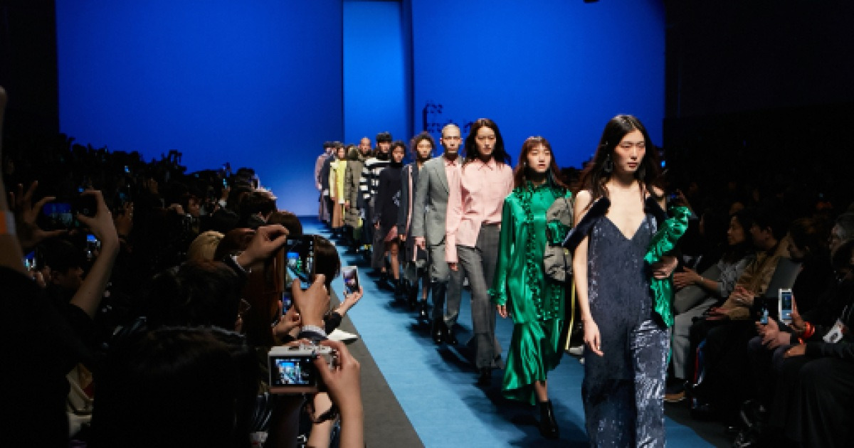 '17FW 서울패션위크' 더스튜디오케이, 테마는 '무한대'..AOA 혜정 모델로 참여