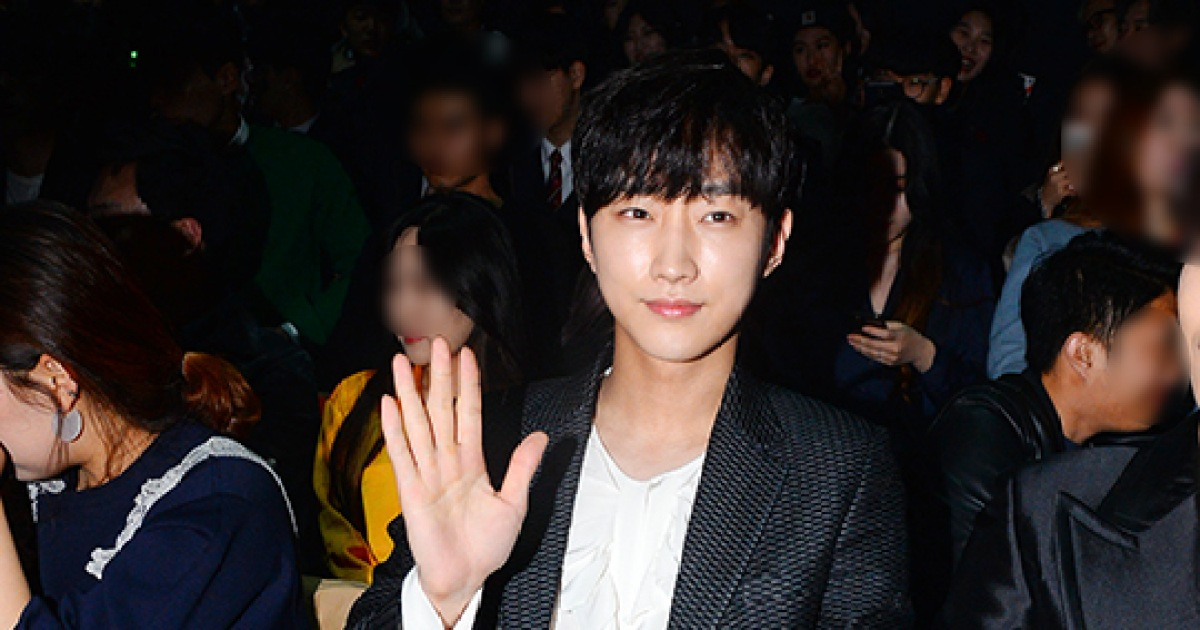 [TD포토] B1A4 진영 '수트 핏이 예술이야'