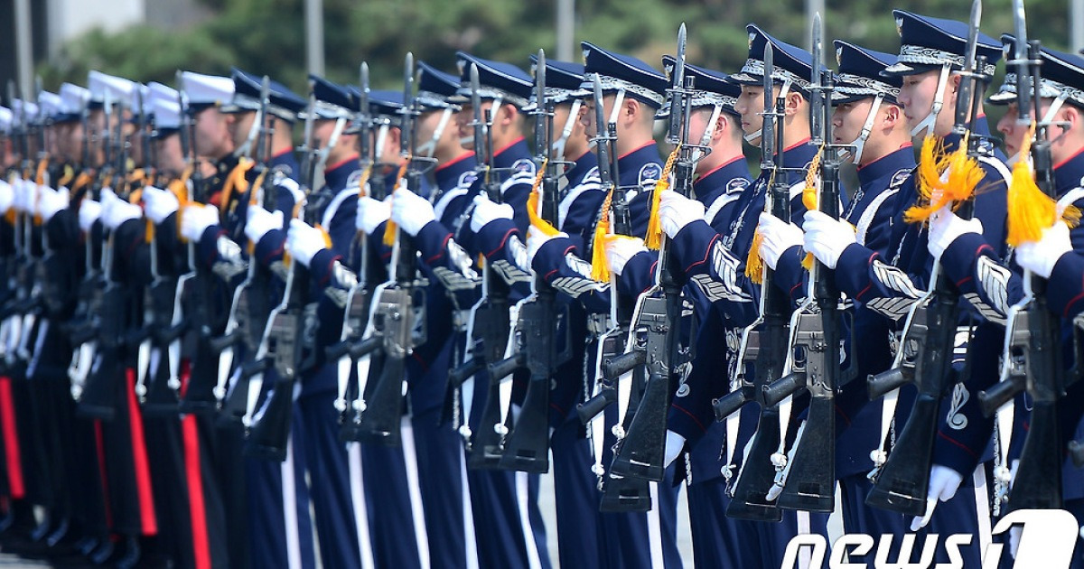 늠름한 국군의장대