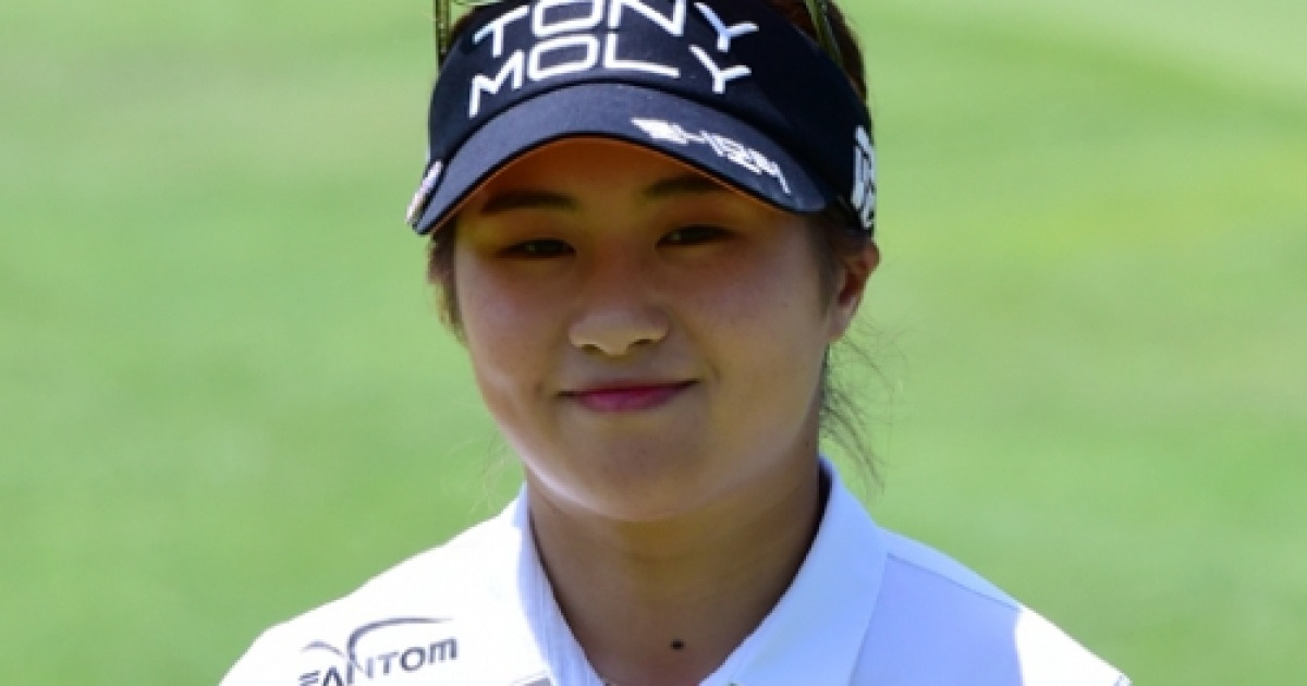 [KLPGA]'2016신인왕' 이정은, 첫 우승에 성큼..김효주·장하나·김자영은 추격전(종합)