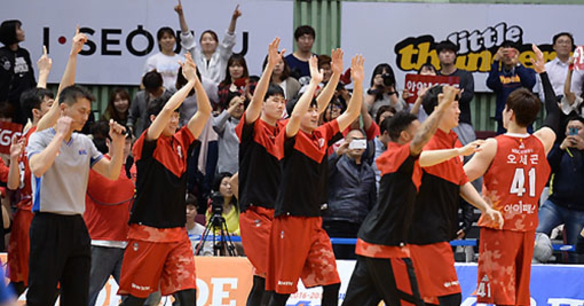 KGC '4쿼터, 대 역전승이다' [MK포토]