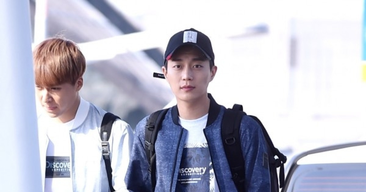 하이라이트 윤두준 여행 갈 때 딱 좋은 공항패션 