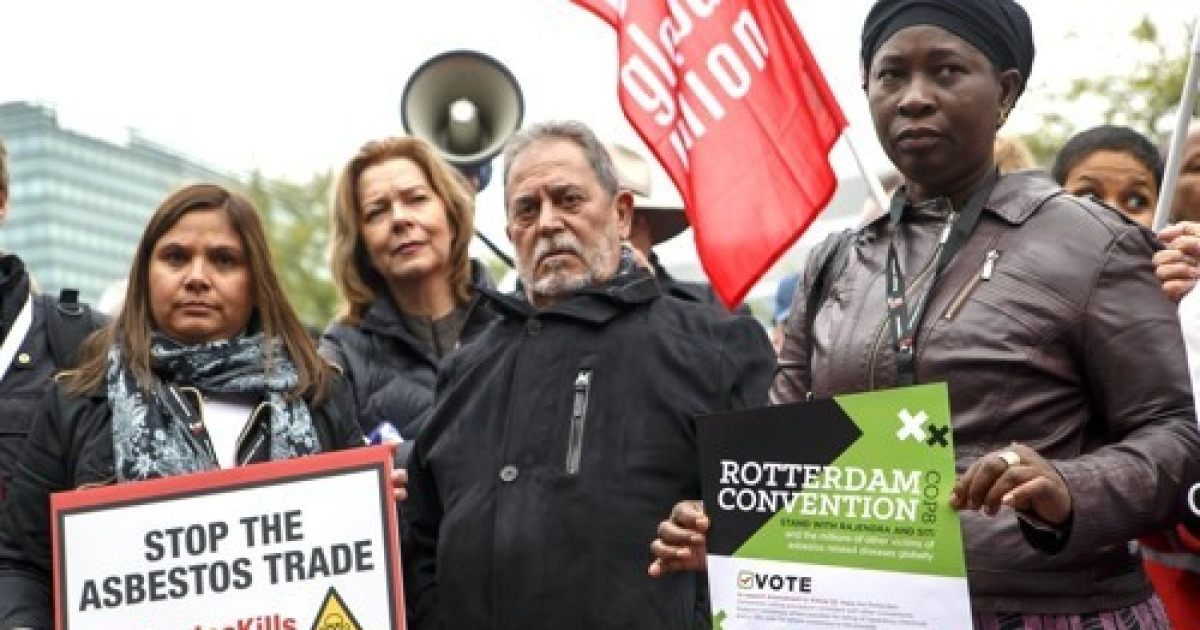 SWITZERLAND SWITZERLAND ASBESTOS PROTEST
