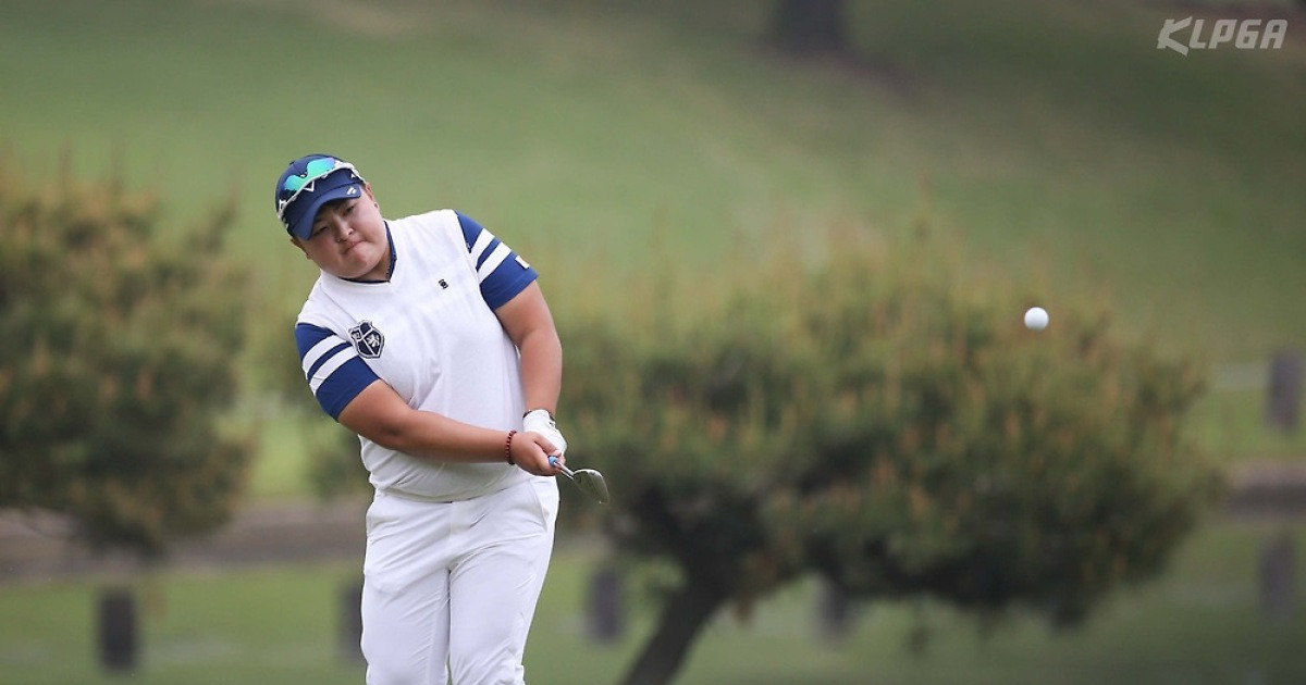 [KLPGA] '9년 차 신인' 이나경, NH투자증권 챔피언십 첫날 깜짝 공동선두