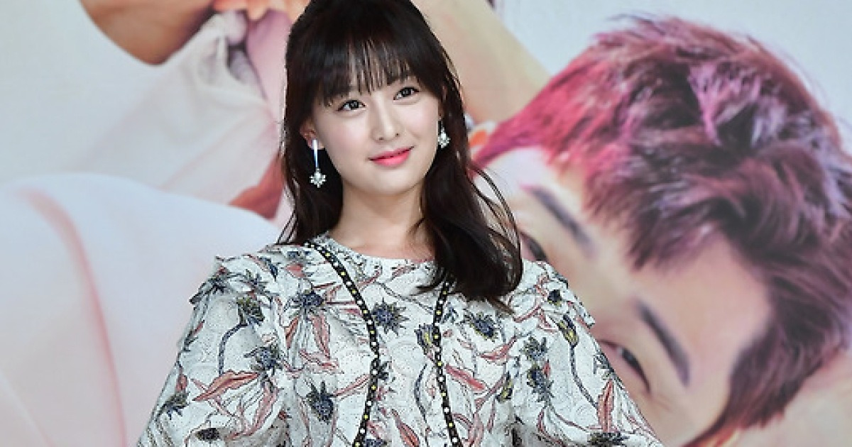 [포토엔hd] 김지원 예쁜 미모에 심쿵이지 말입니다