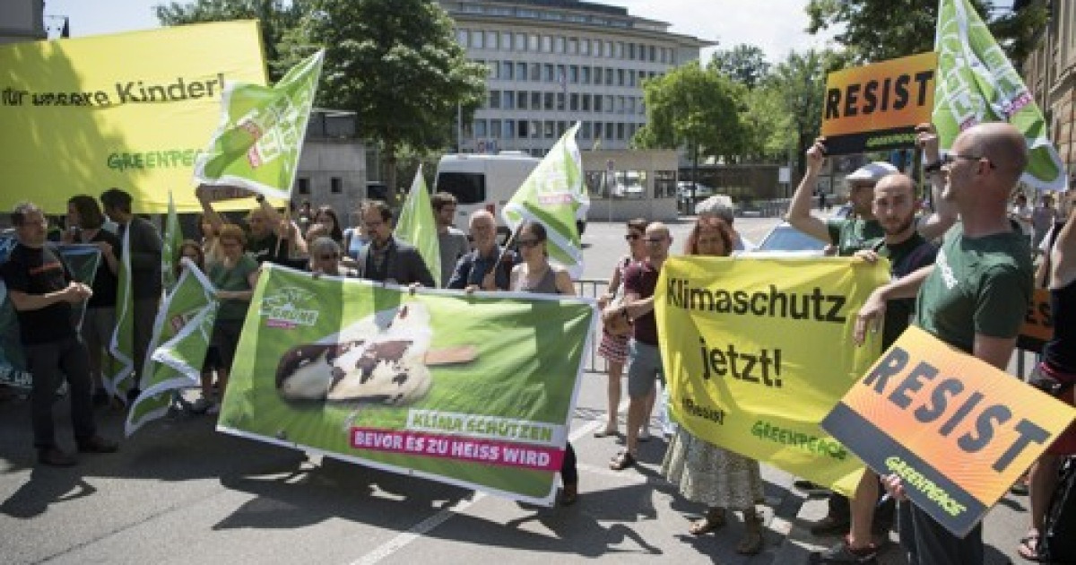 SWITZERLAND PROTEST CLIMATE AGREEMENT