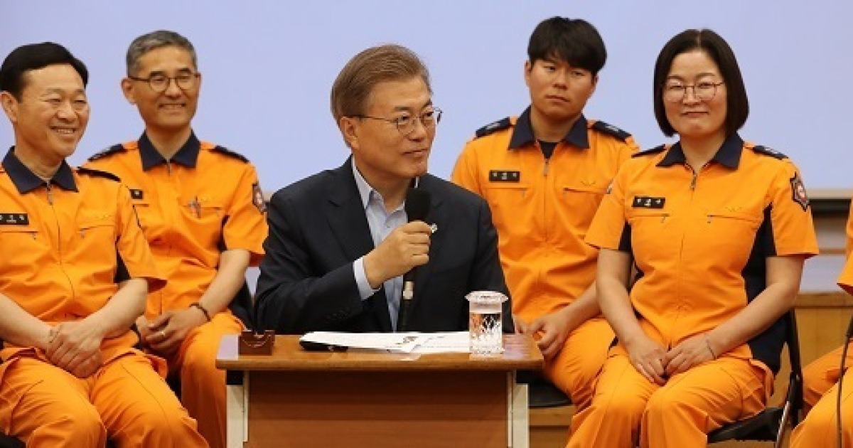 Moon reaffirms promise to support firefighters