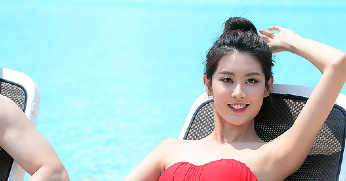 김민정 '비치에 누워' [MBN포토]