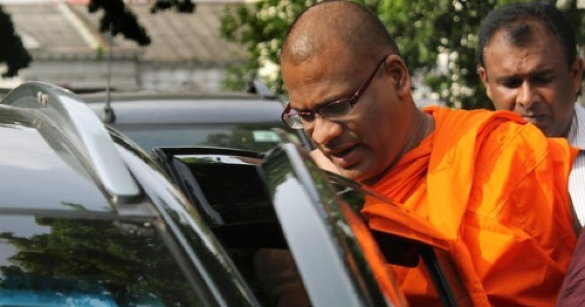 SRI LANKA BUDDHIST MONK GALAGODA ATHTHE GNANASARA SURRENDER TO C